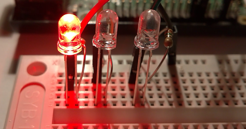Simulating traffic lights with Raspberry Pi and Windows 10 IoT Core
